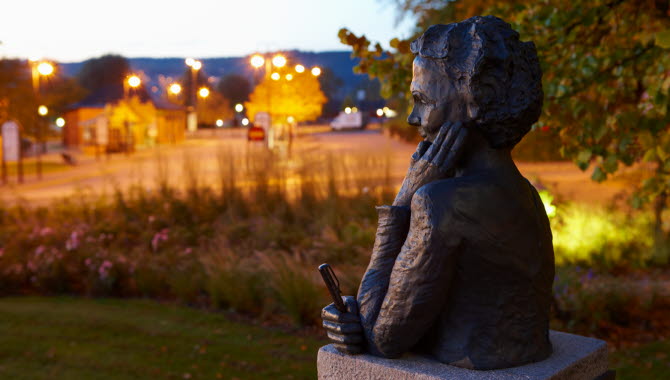 Birgit Th Sparre & Gårdarna runt sjön